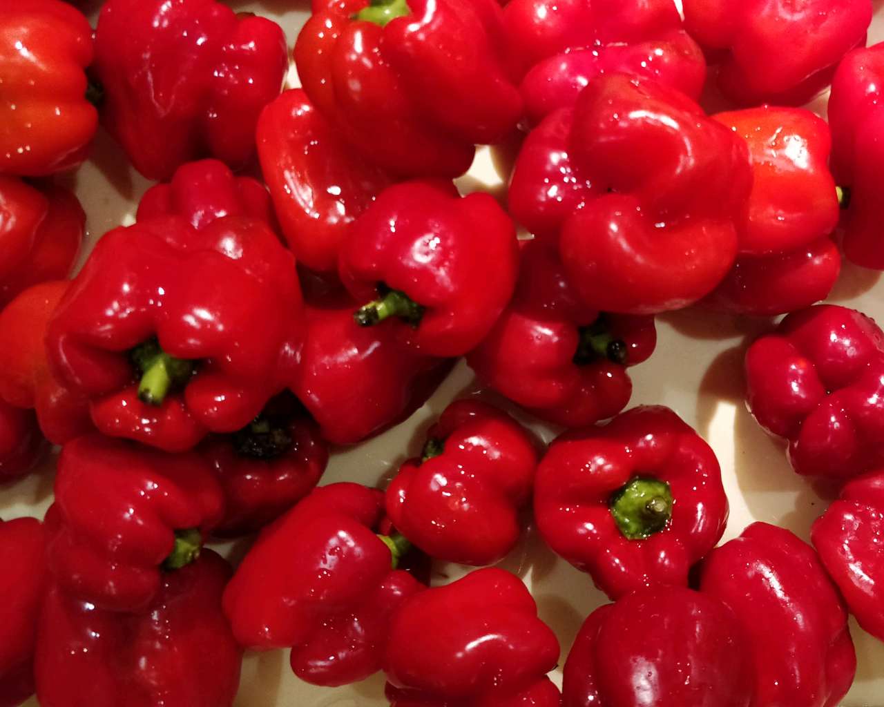 We got some red bellpeppers straight from a farmer today! Look at how ...