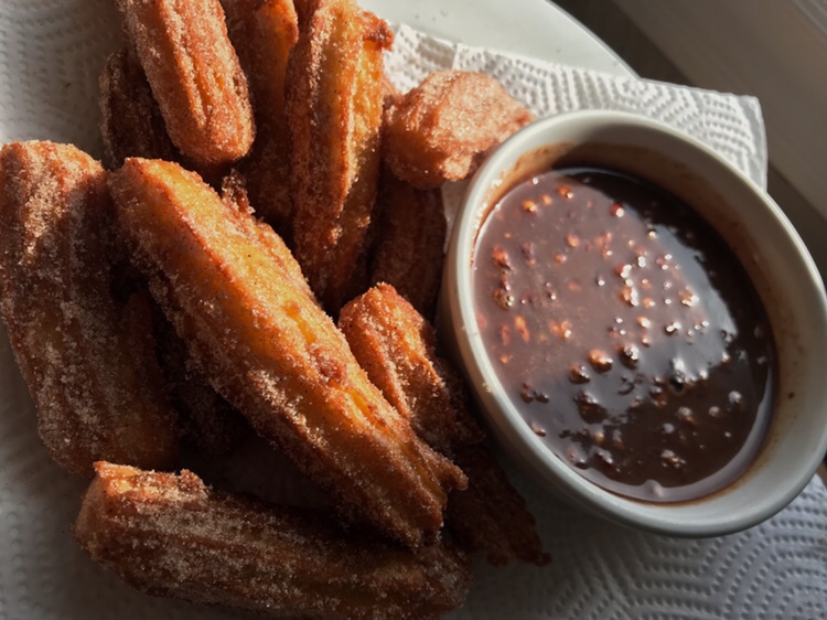 Heyo, did it for the foodie 'Gram. 🙆🏽‍♀️ This time .... Churros with ...