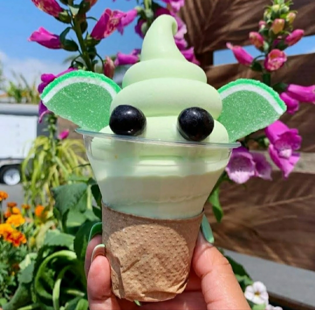 It's suppose to be Baby Yoda ice cream 🥺 súper Mecha Oishi! Lol 😂 what ...